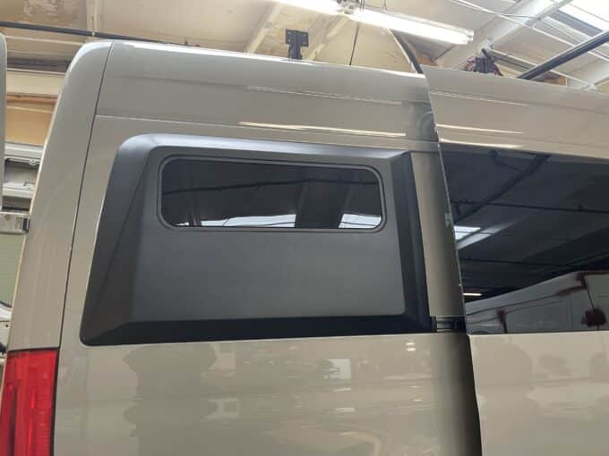 VS Capsule flare pop out with bunk windows or not 2007-2023 Mercedes ...